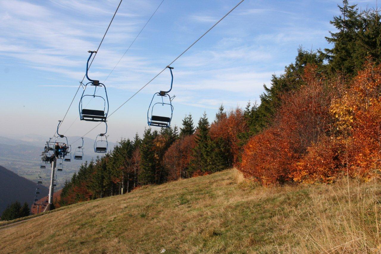 Lyžařský areál Pustevny s první sedačkovou lanovkou na světě | Kam se ...