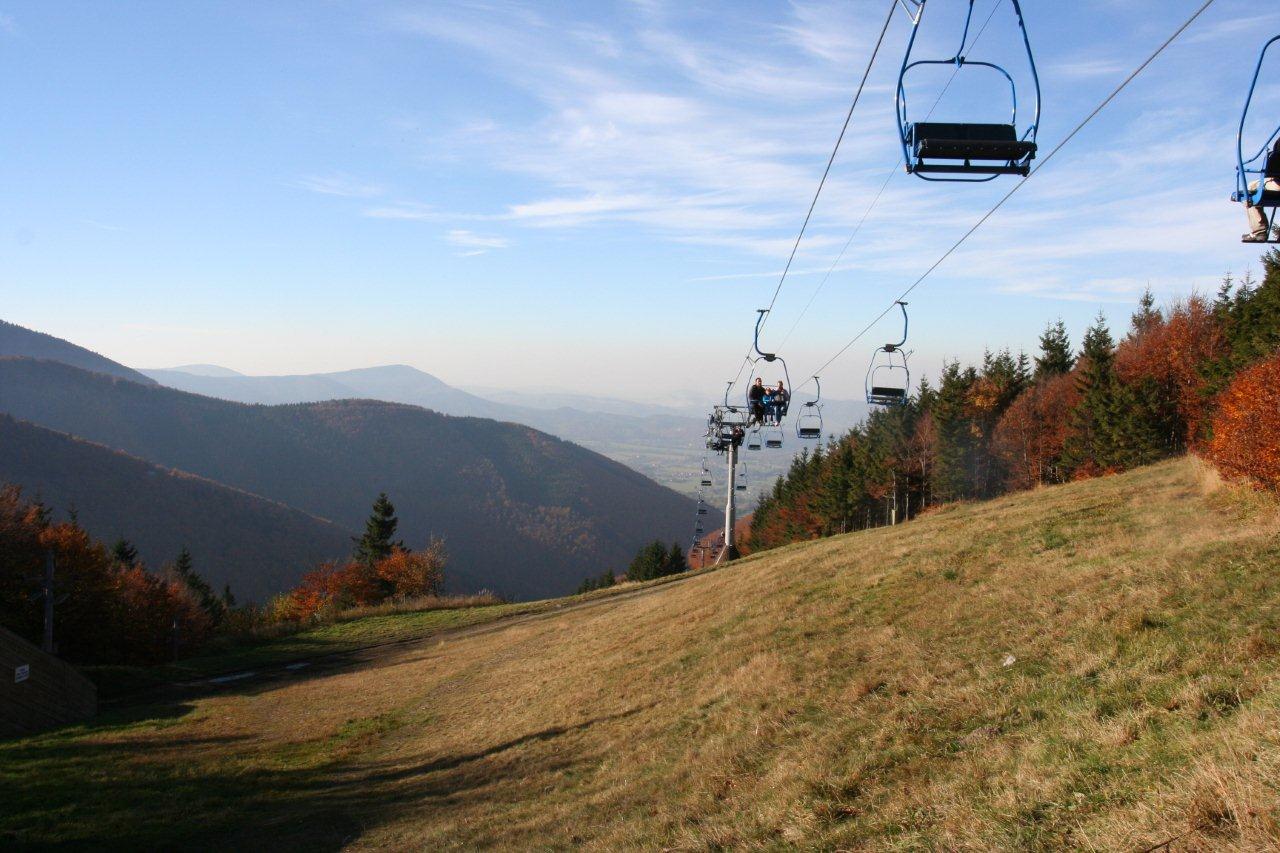 Lyžařský areál Pustevny s první sedačkovou lanovkou na světě | Kam se ...